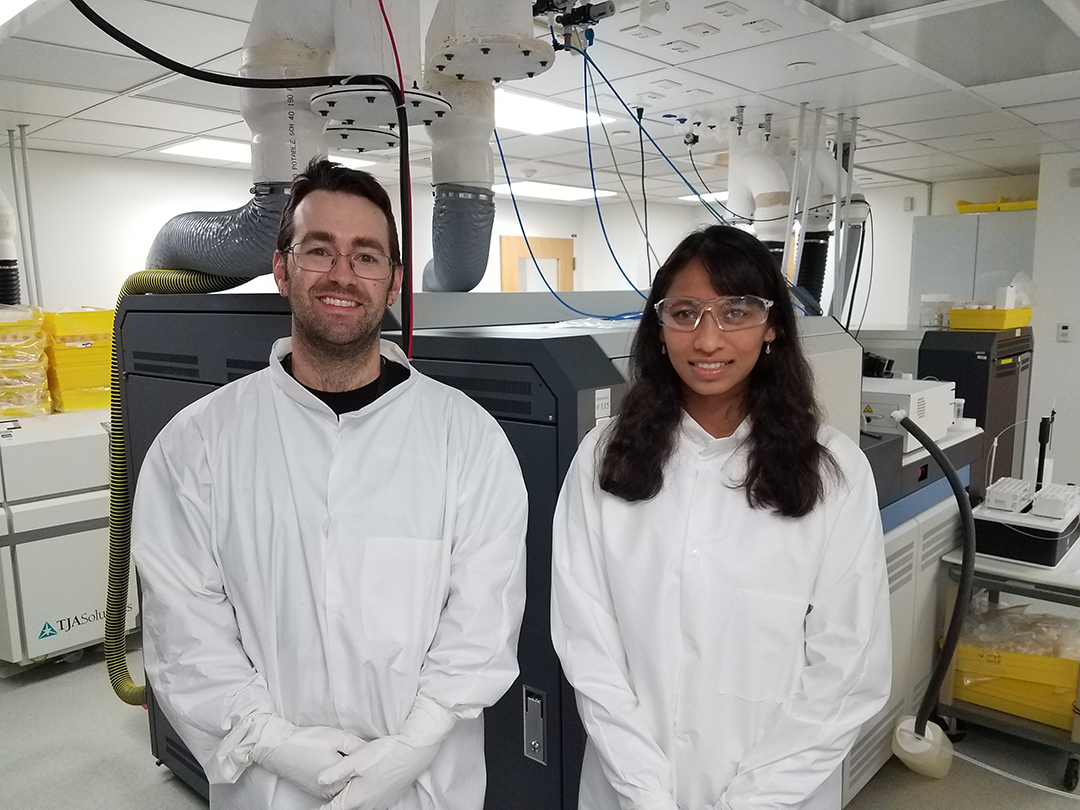 210702_Sean Scott and Manasi Passi Simhan in the Trace Elements Clean ...